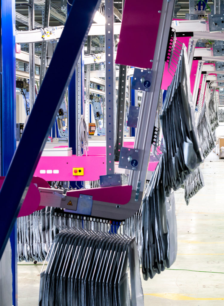 Calzedonia relies on BEUMER Group pouch sorter system