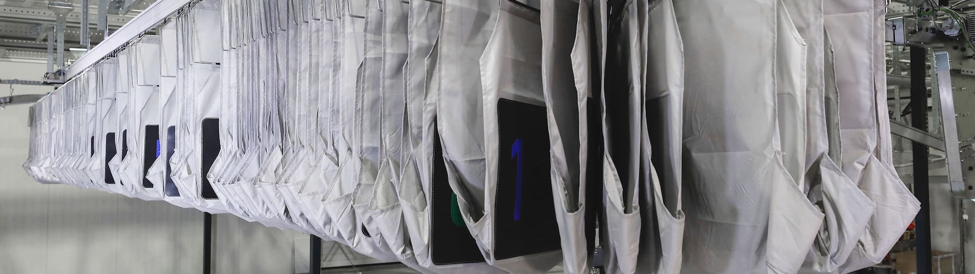 Improve Omnichannel Fashion Distribution with Pouch Sorter