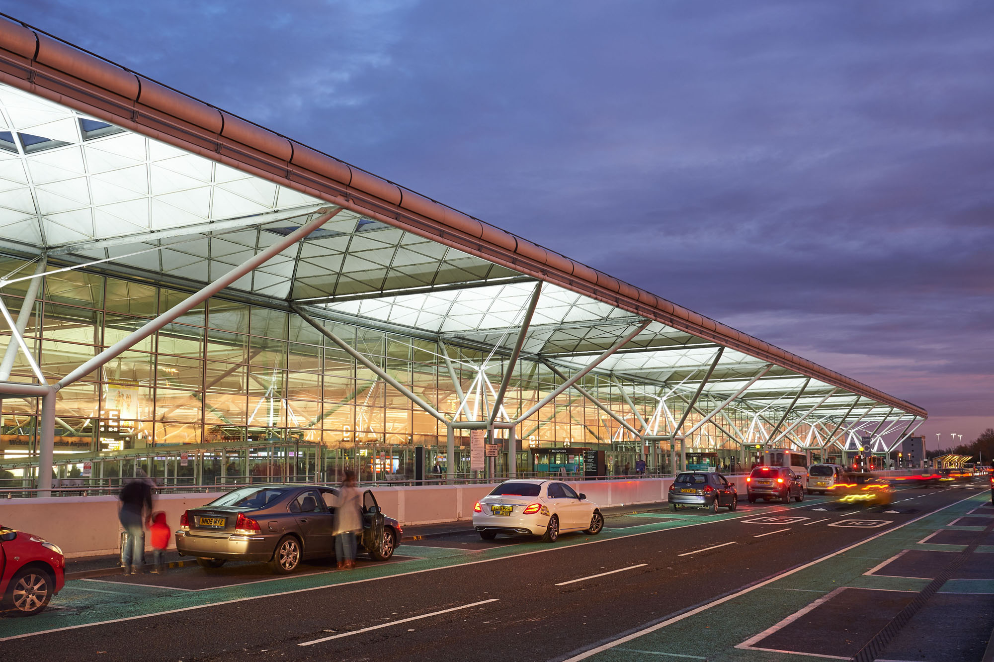 LONDON STANSTED FLUGHAFEN - BEUMER Group