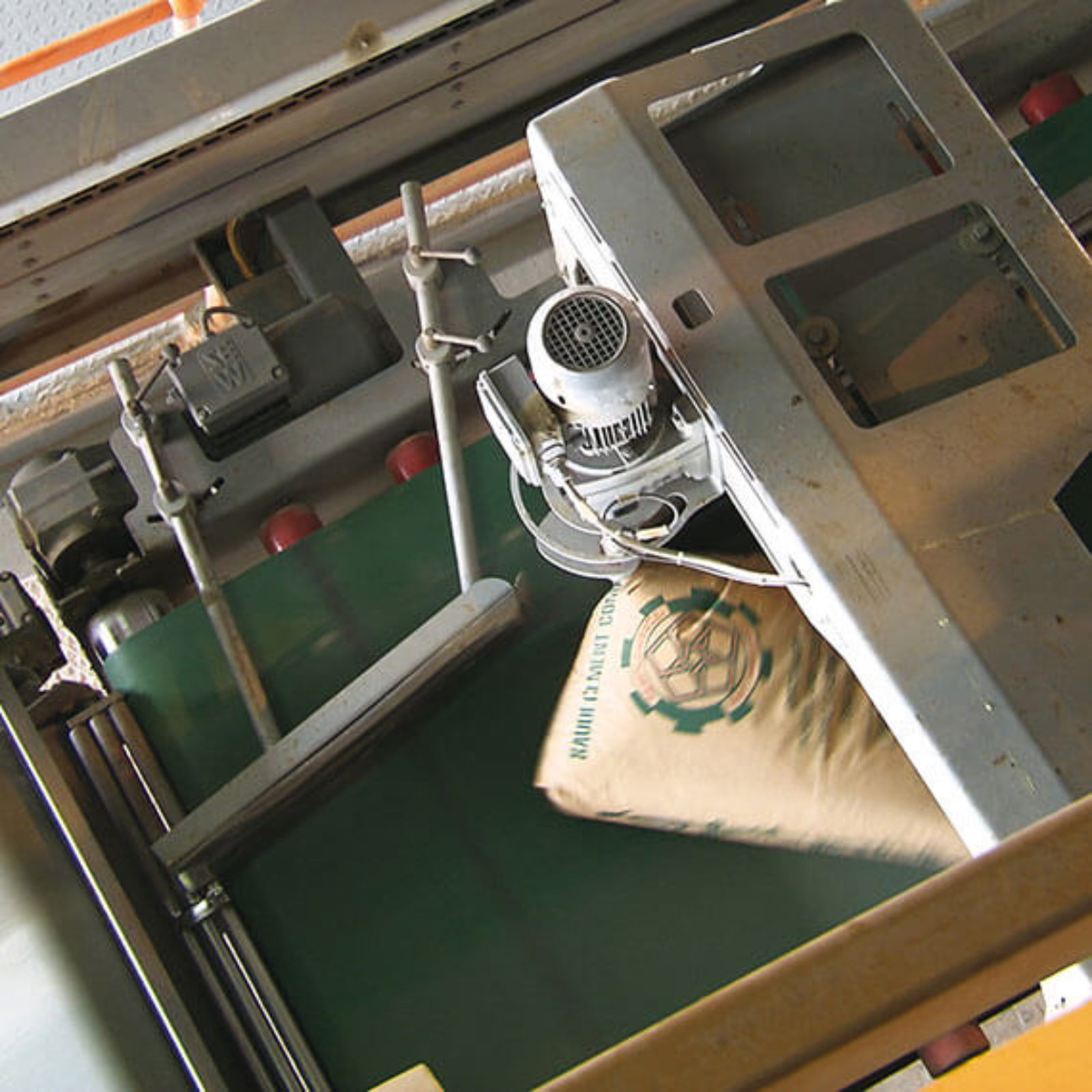Palletising Technology - Cement / AFR - BEUMER Group