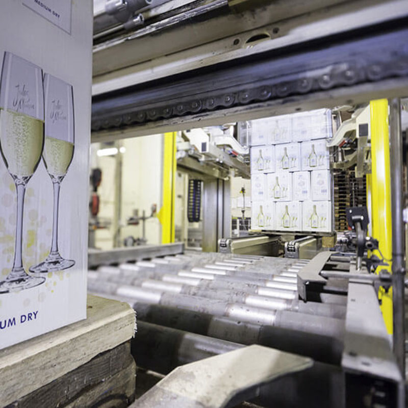 Packaging systems at Rotkäppchen-Mumm - BEUMER Group