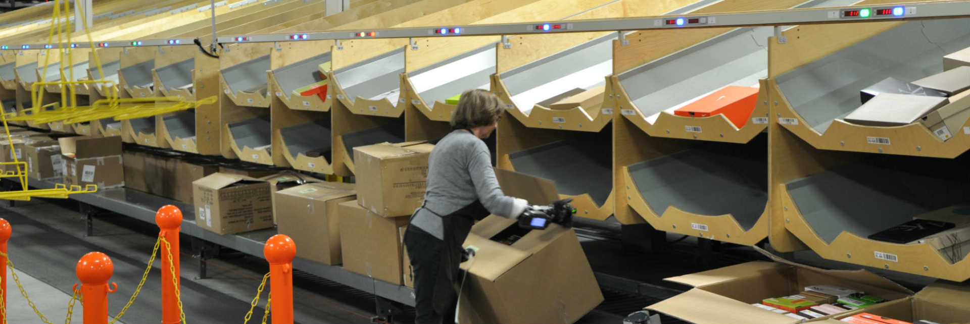 Dynamic store replenishment at DSW - BEUMER Group