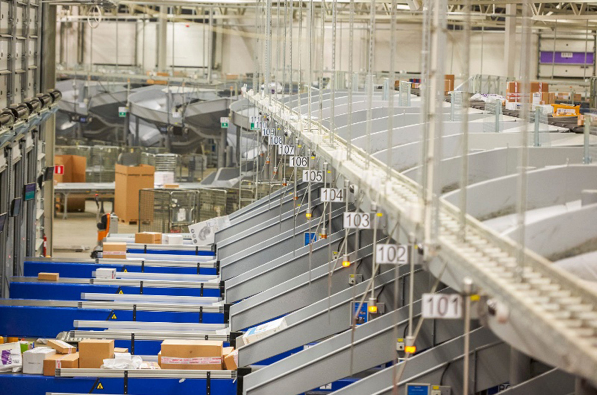 Managing Overcapacity in Automated Parcel Distribution