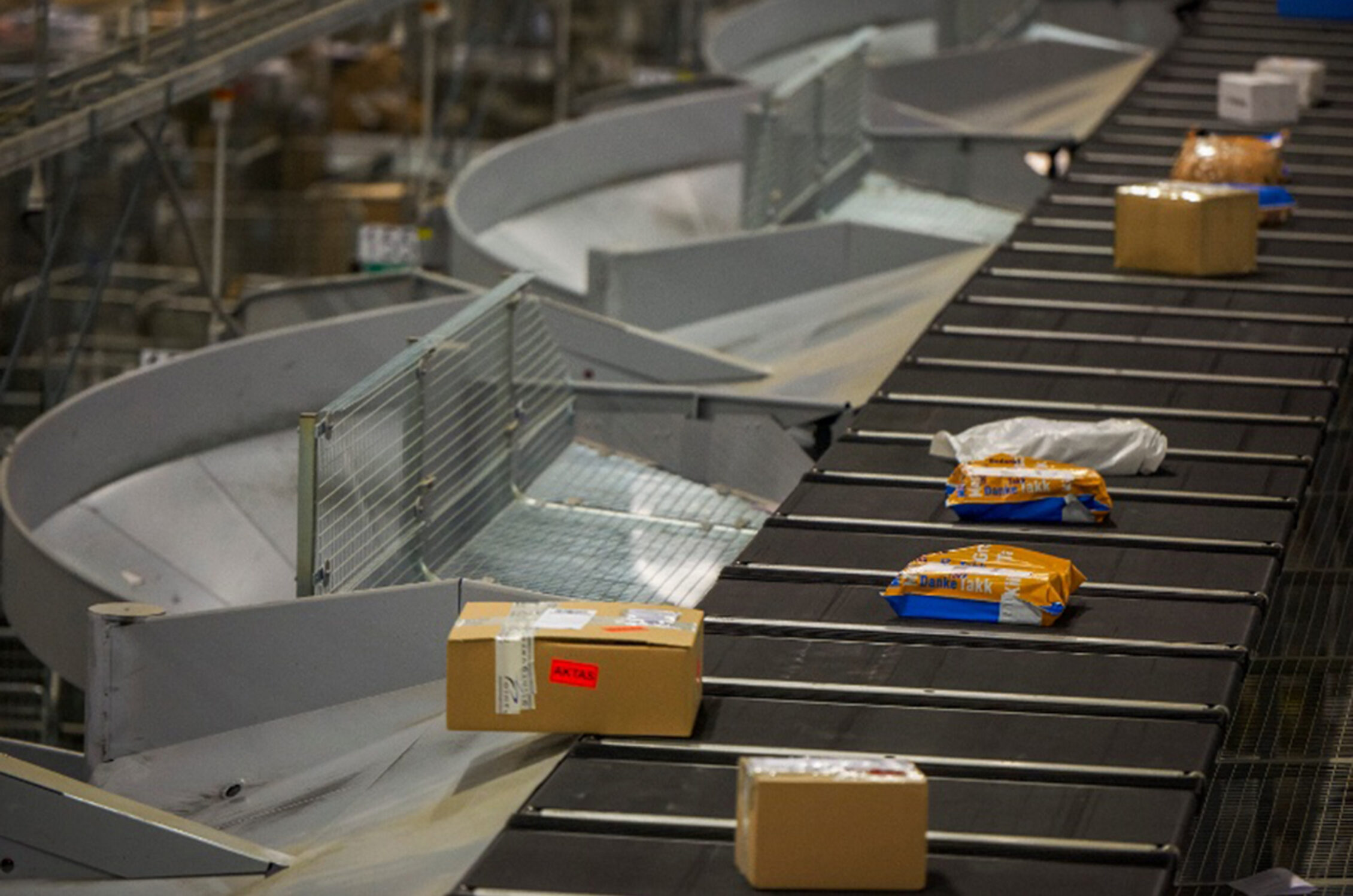 Managing Overcapacity in Automated Parcel Distribution