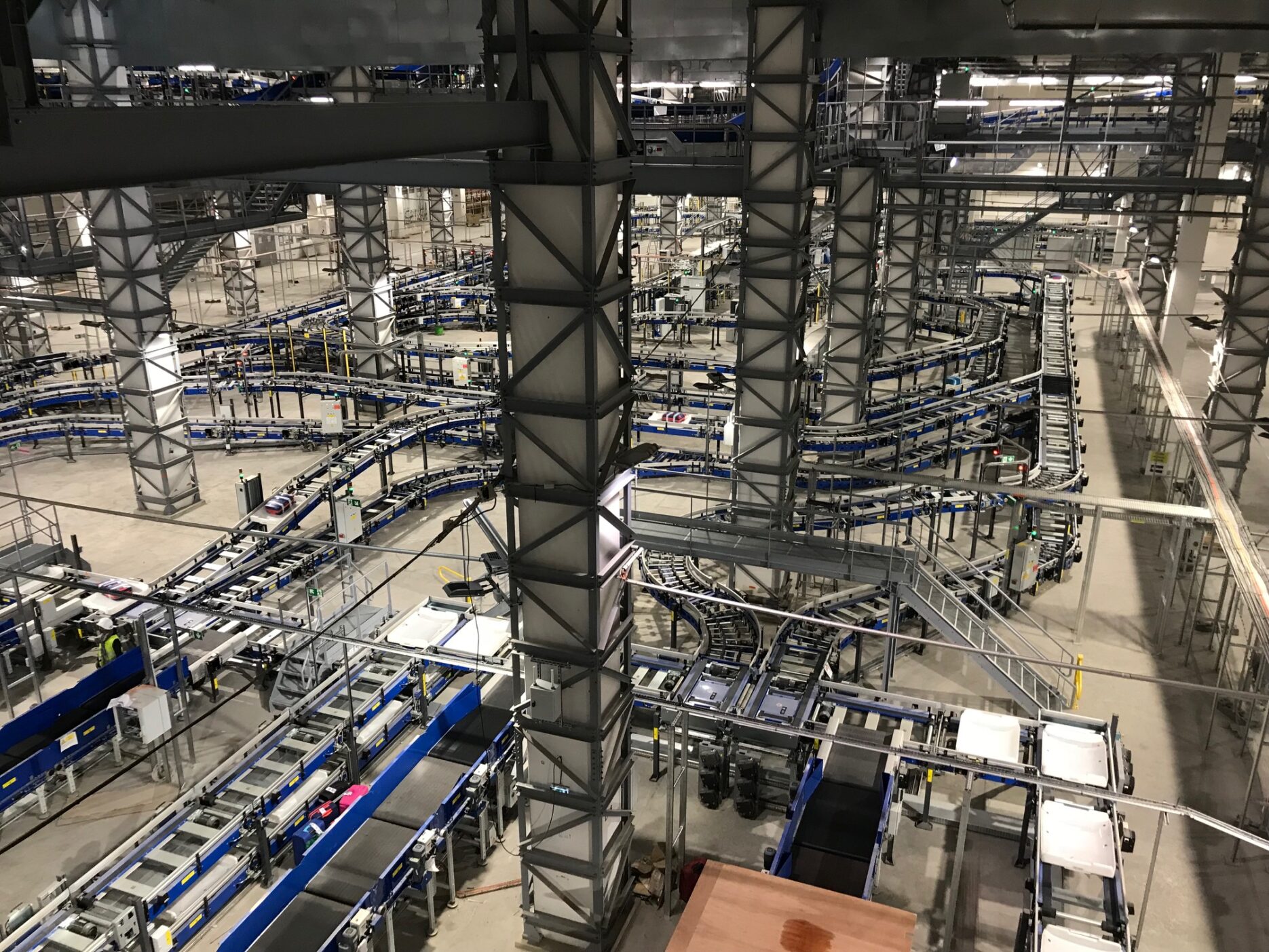 How to Save Space in Airports: The Benefits of an ICS-Based BHS