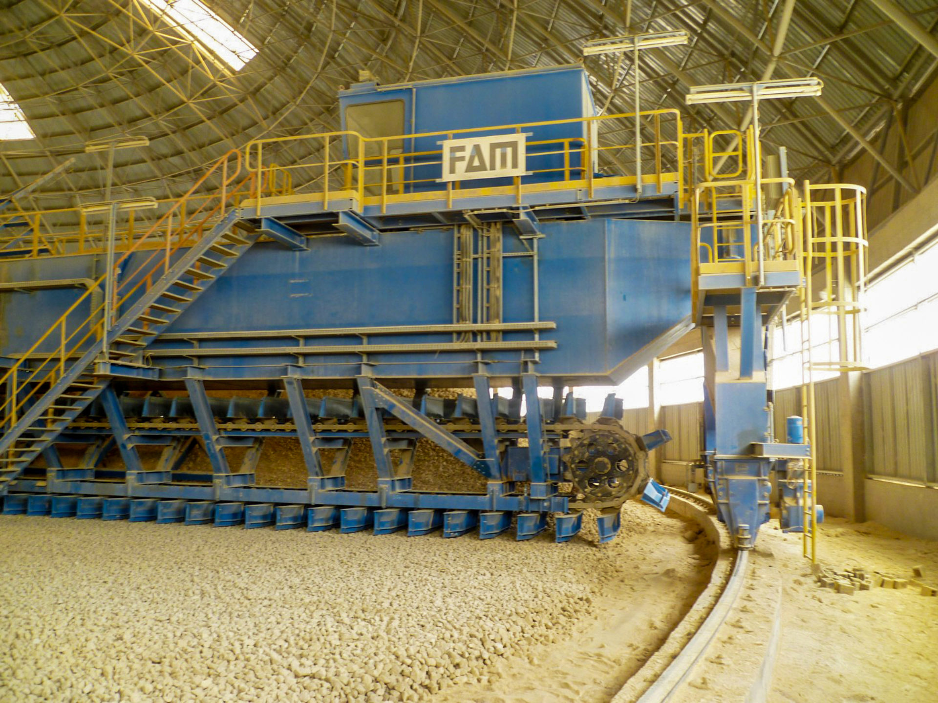 FAM Bridge-Type Reclaimers | BEUMER Group