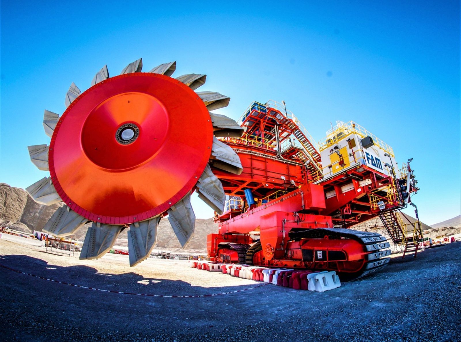 Intelligent Material Handling - BEUMER Group