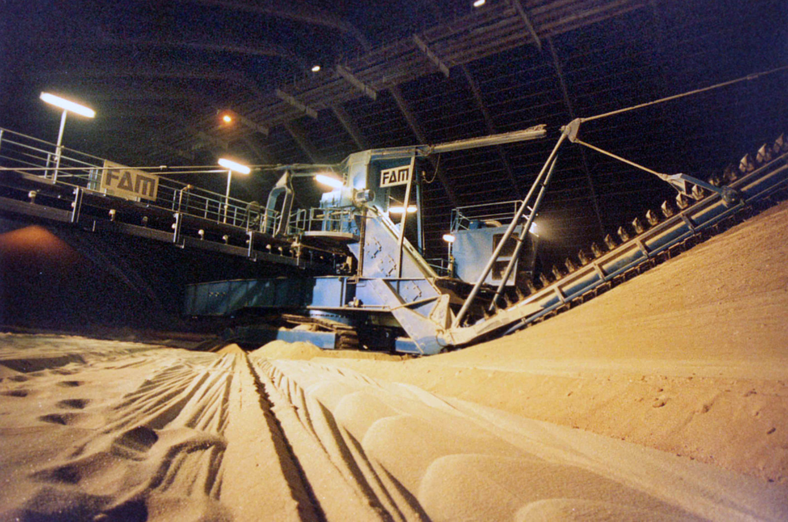 Slewing Scrapers - BEUMER Group