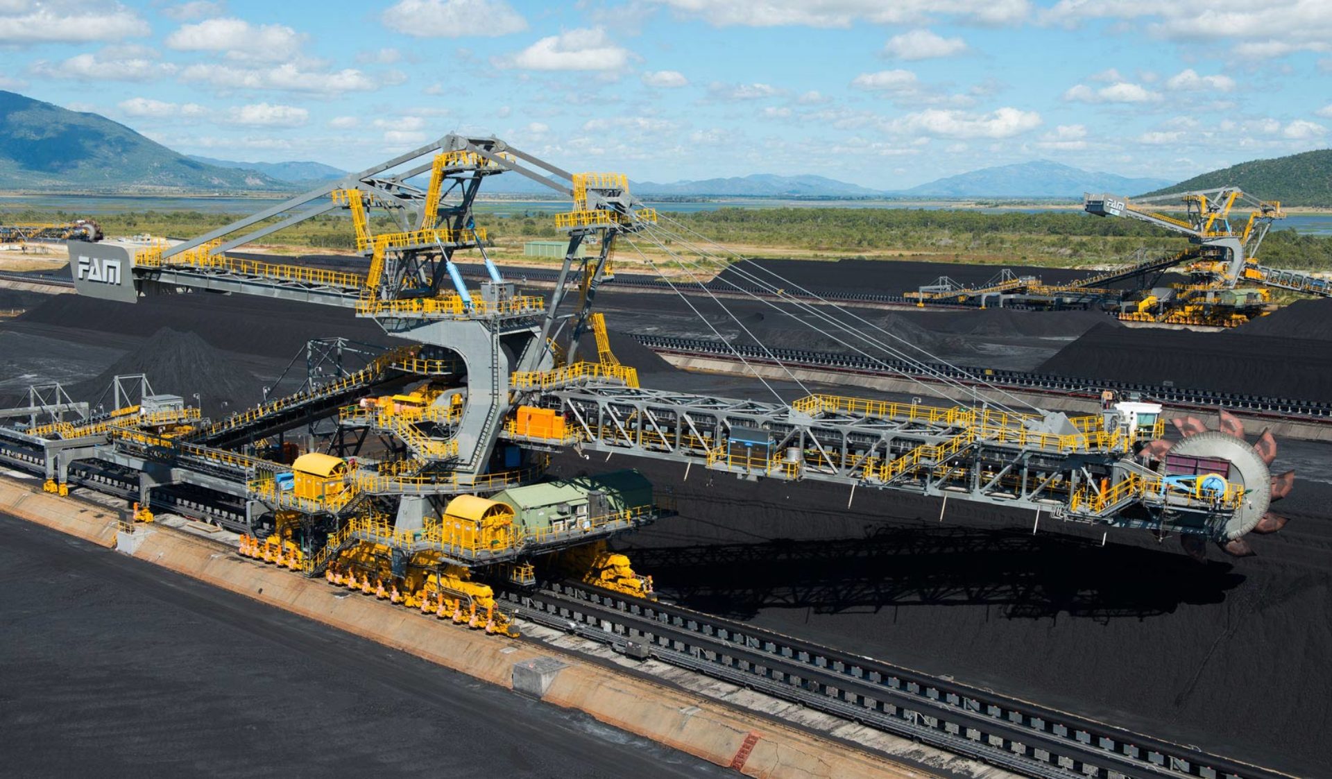 Stacker Reclaimers for Bulk Materials | BEUMER Group