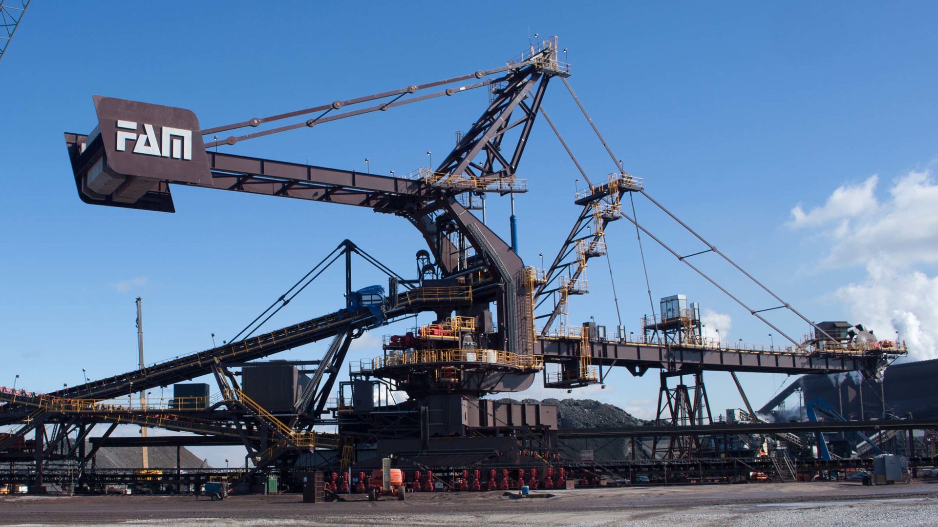 Stacker Reclaimers for Bulk Materials | BEUMER Group