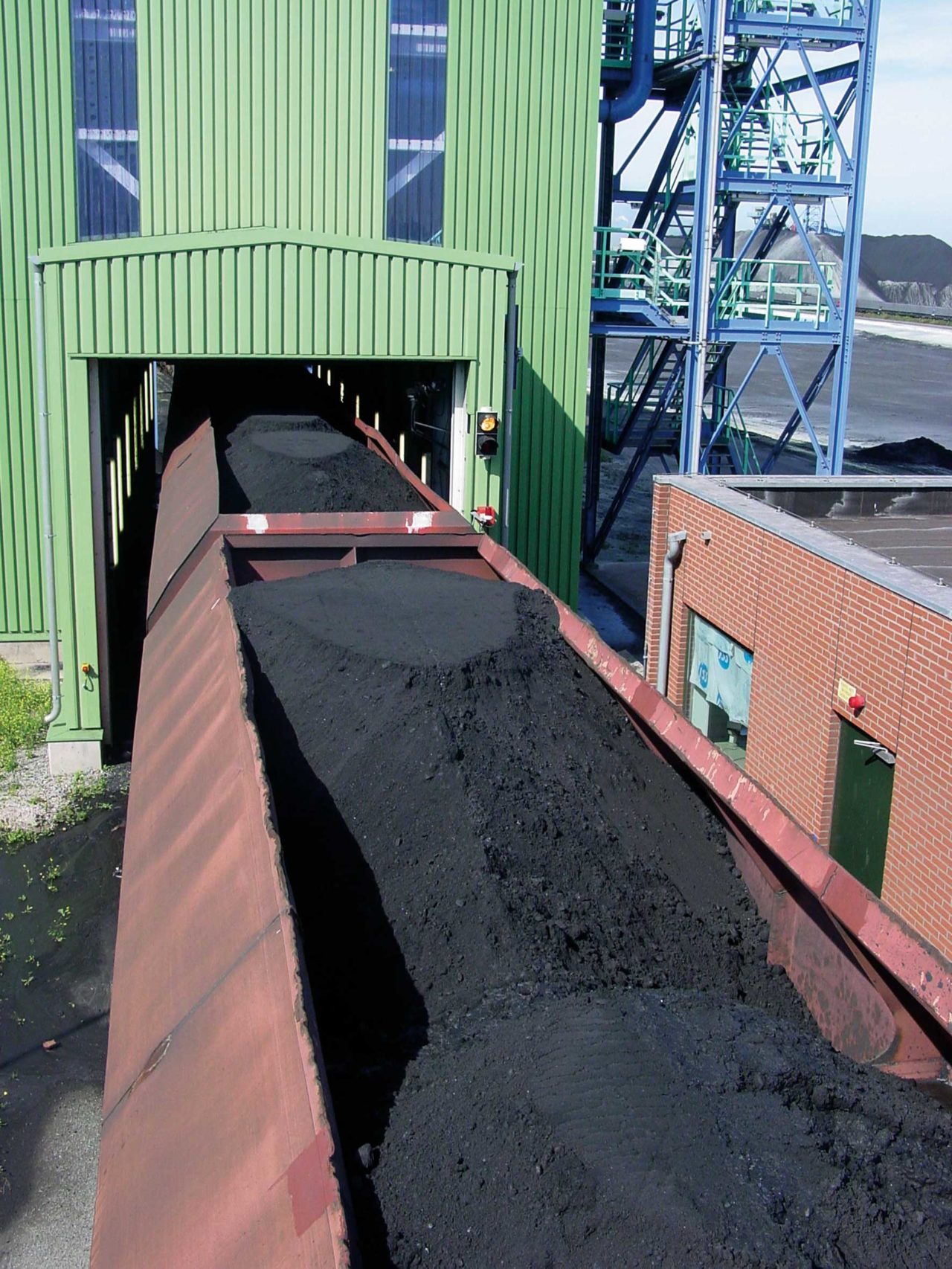 Train Loading Systems for Materials Handling | BEUMER Group