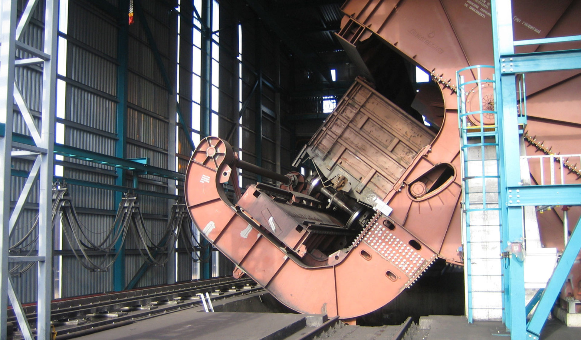 FAM Wagon Unloading Systems | BEUMER Group