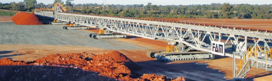 FAM Crawler-Mounted Conveyor Bridges | BEUMER Group