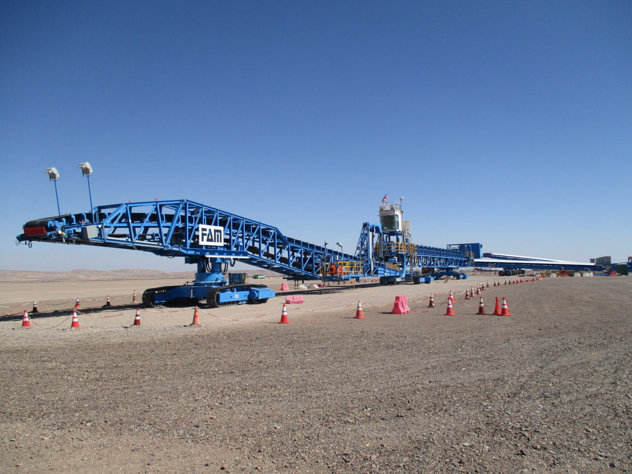 Crawler-Mounted Spreaders for Mining | BEUMER Group