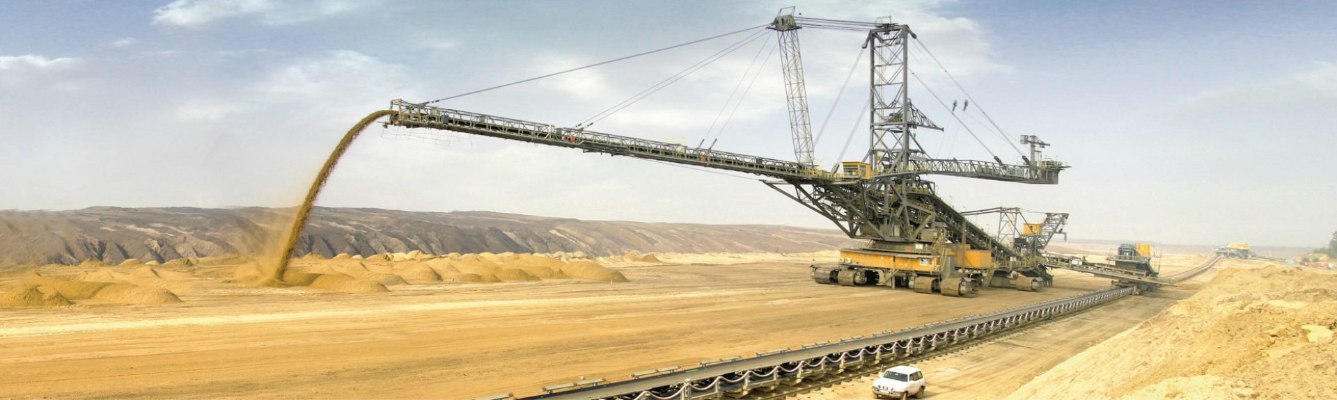 Crawler-Mounted Spreaders for Mining | BEUMER Group