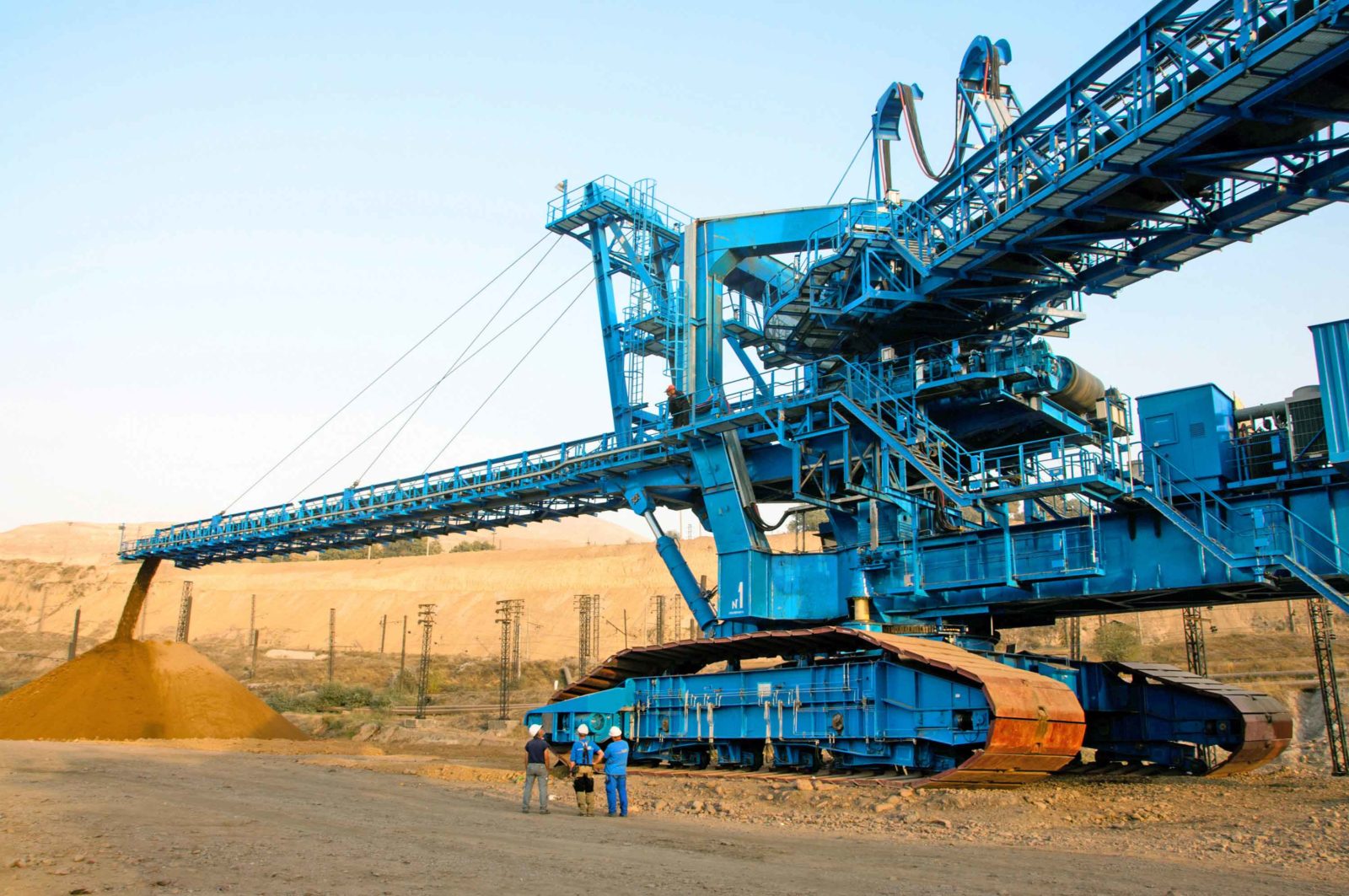 Crawler-Mounted Spreaders for Mining | BEUMER Group