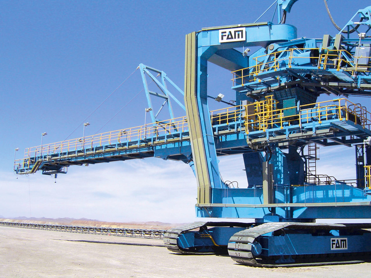 Crawler-Mounted Spreaders for Mining | BEUMER Group