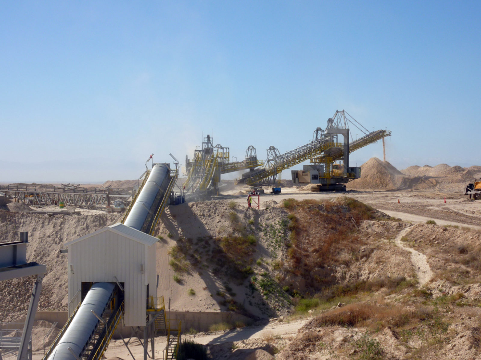 Crawler-Mounted Spreaders for Mining | BEUMER Group