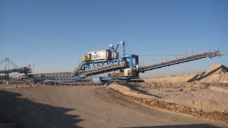 Crawler-Mounted Spreaders for Mining | BEUMER Group