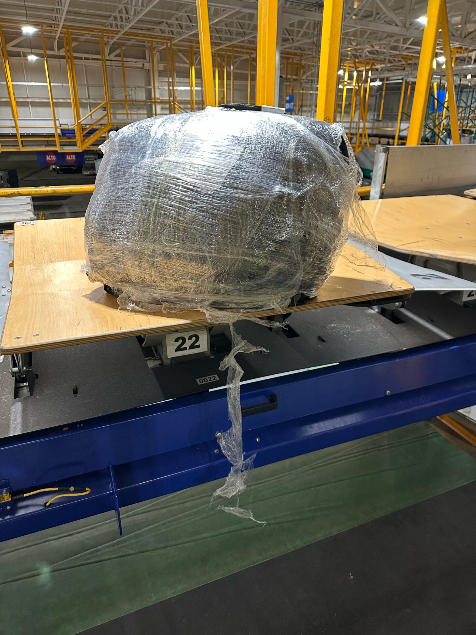 Plastic-Wrapped Bags in Baggage Handling: How to Handle