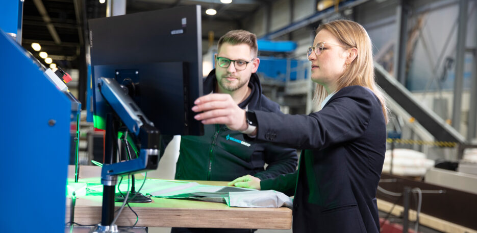 Intralogistics in the UK: Material Handling Solutions - BEUMER Group