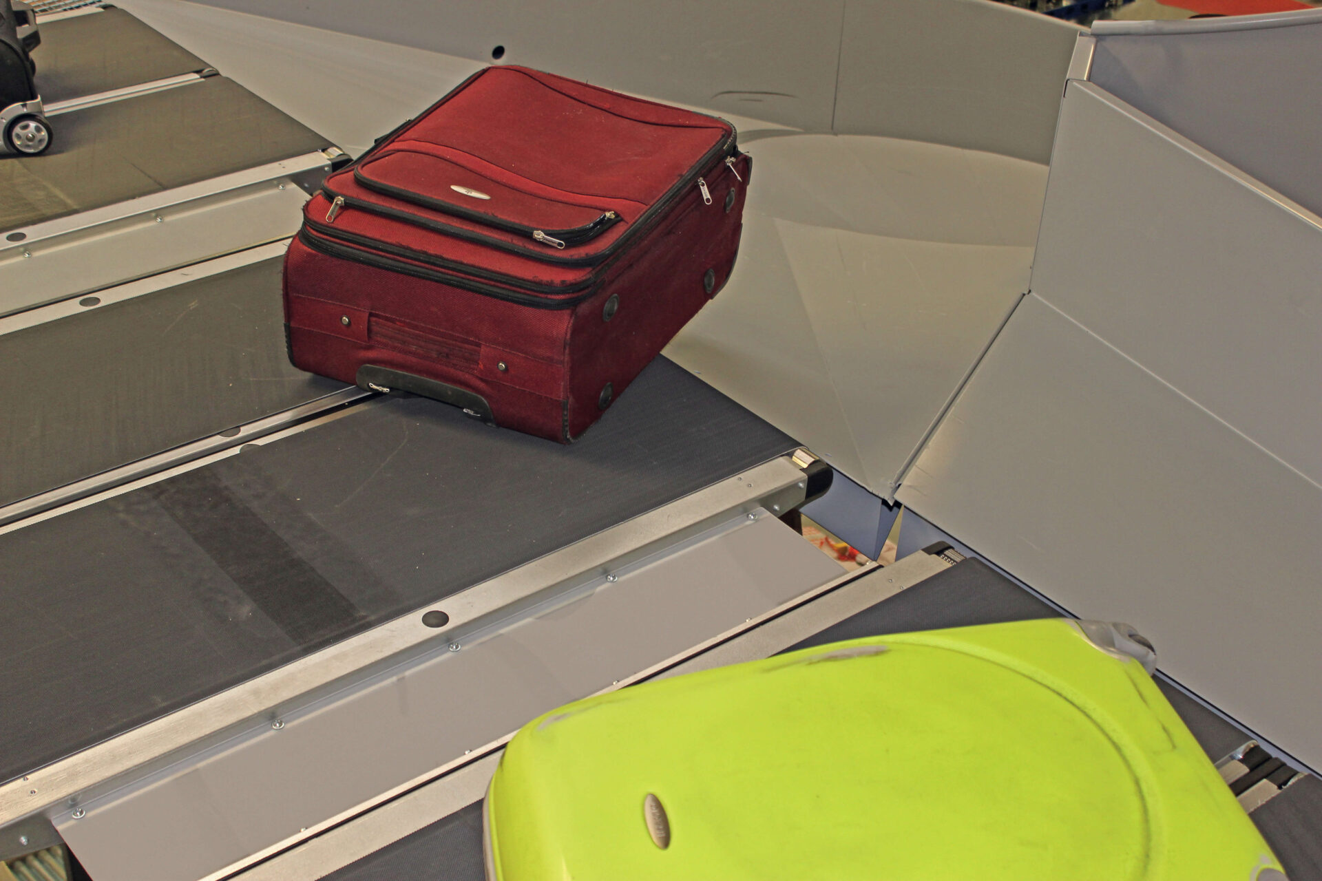 What’s the best BHS technology choice for your airport? - BEUMER Group