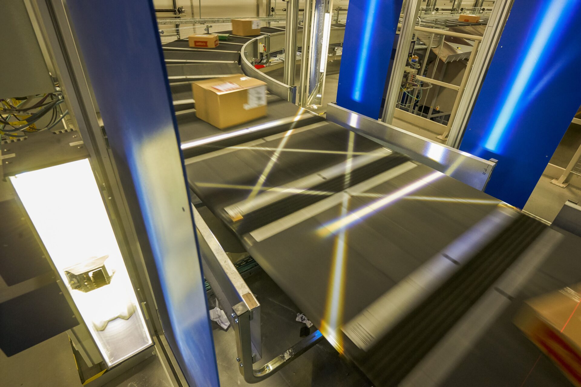 Lights-Off Distribution Centres Saves Energy Costs