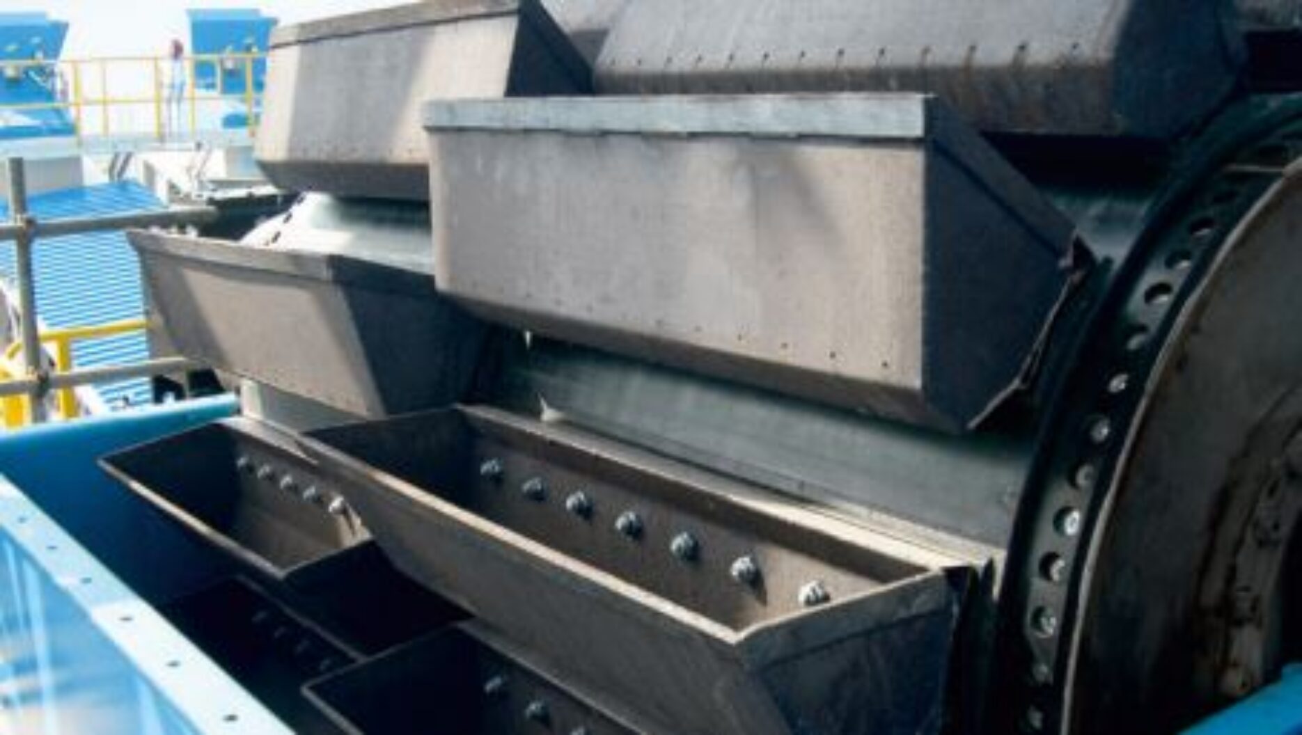 Bucket Elevators: Belt or Chain – Which is Best for You?