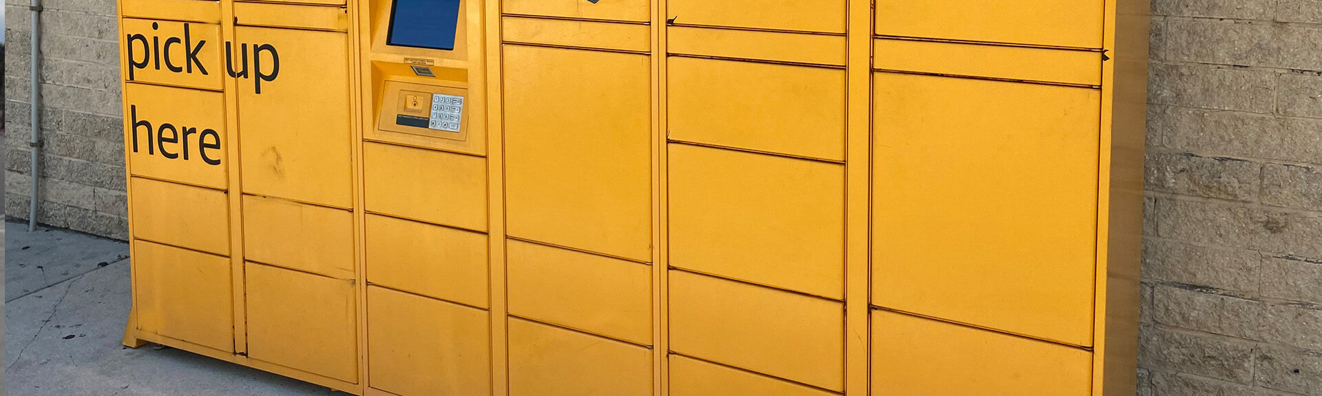 Doorstep Delivery vs. Locker Delivery: The Key Considerations