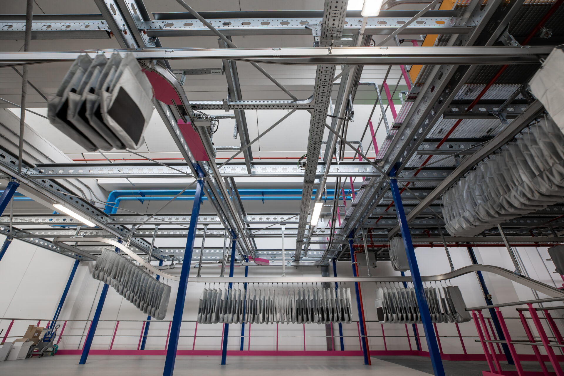 Pouch System: The Sweet Spot Between Inventory & Sortation