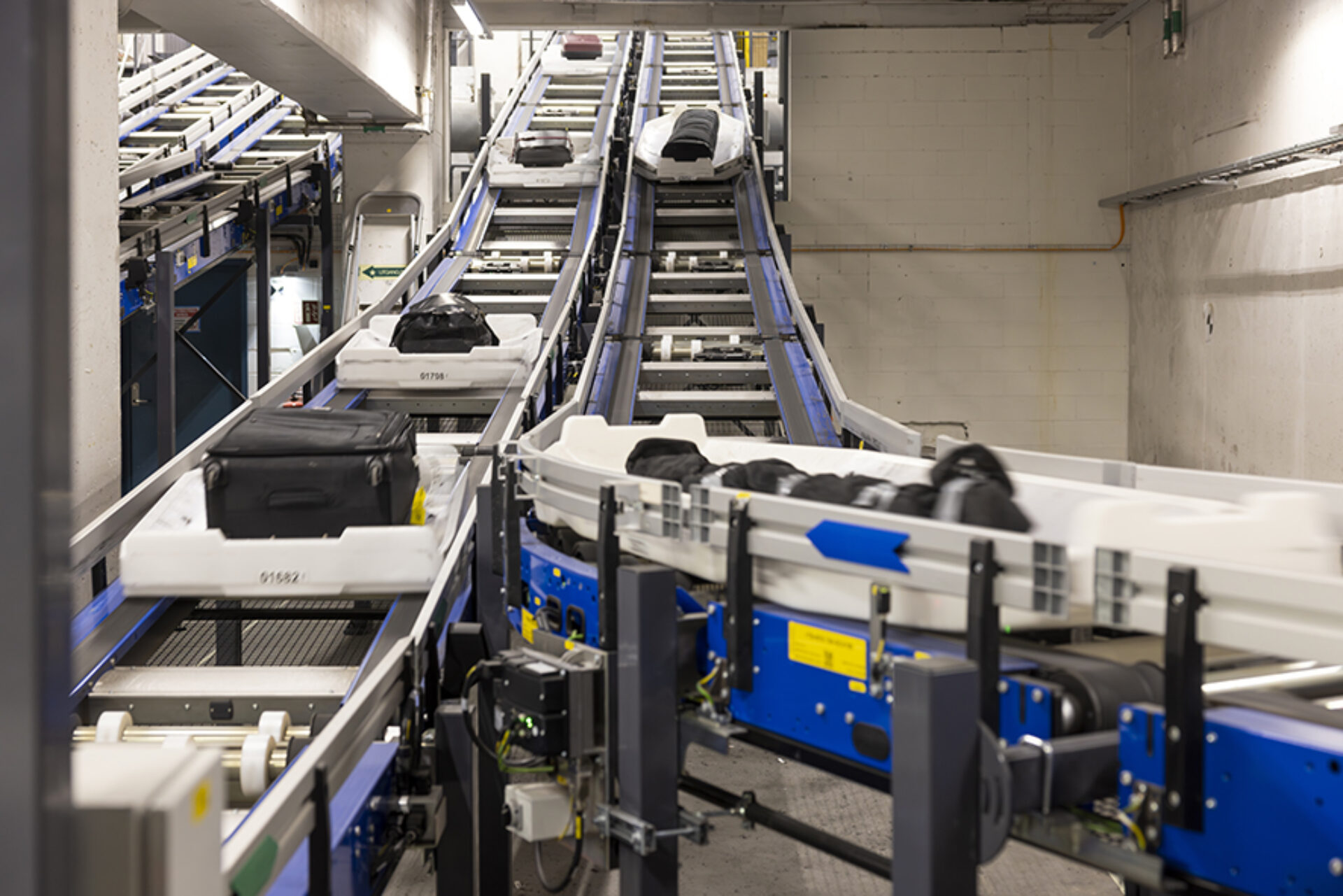 6 ways ICS technology boosts an airport's ESG performance - BEUMER Group